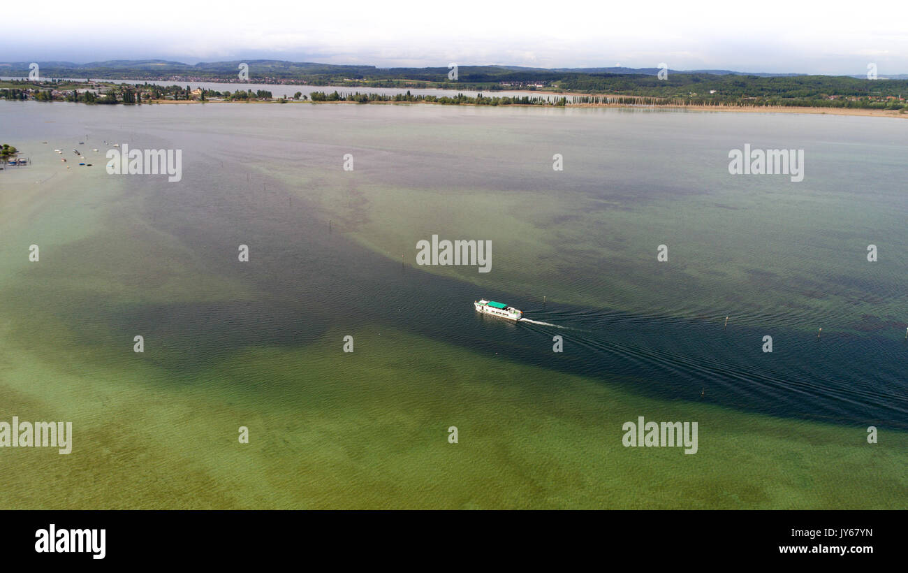 Luftaufnahme Bodensee mit Schiff *** Local Caption *** Bodensee, Boot ...