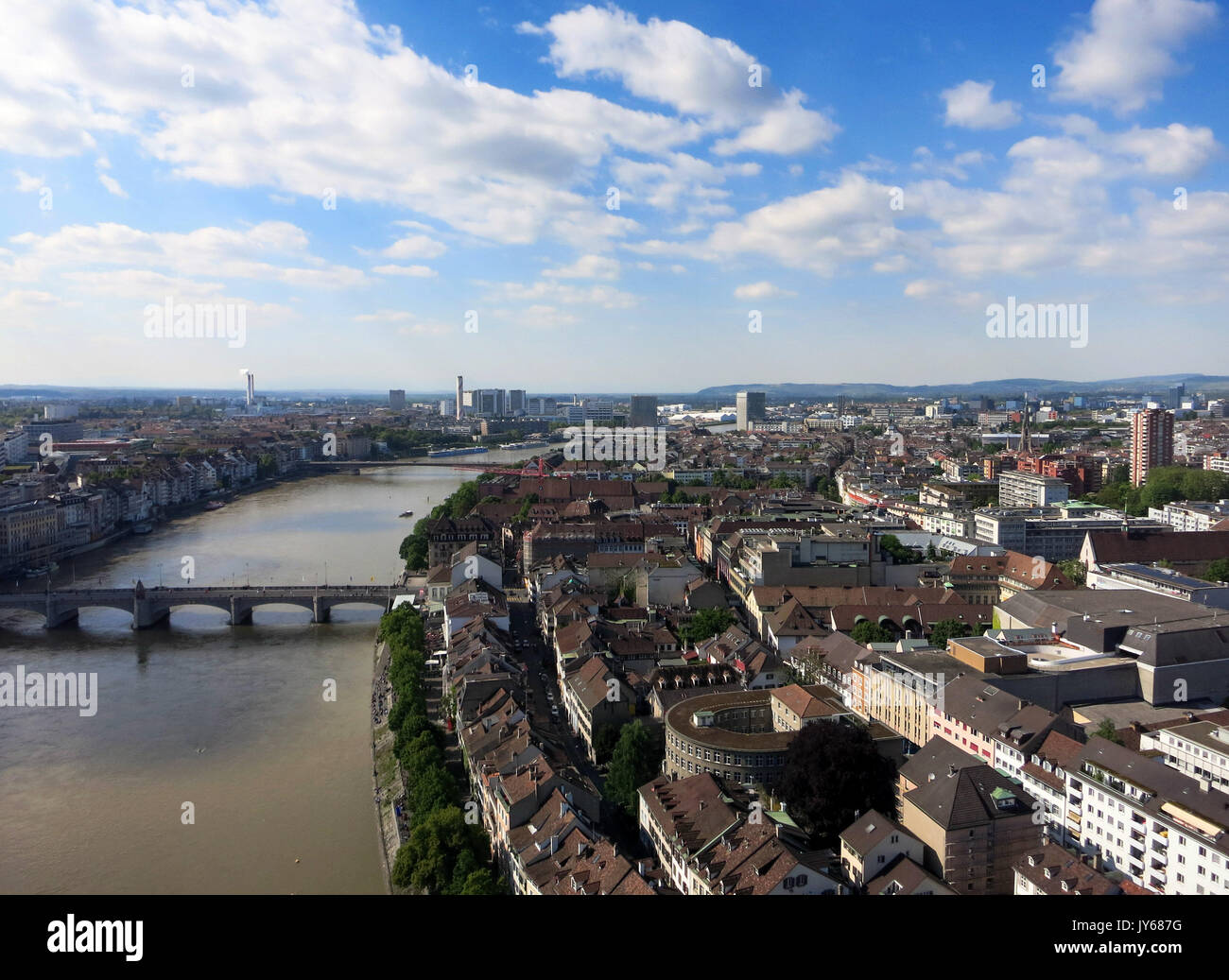 Luftbild der Stadt Basel mit Altstadt und Rhein *** Local Caption ...
