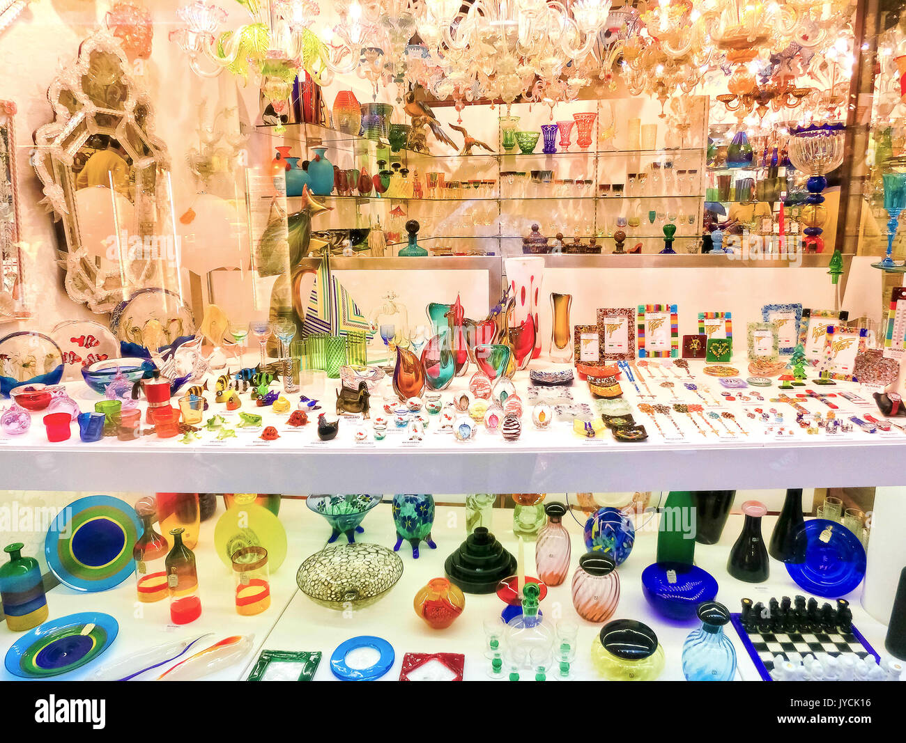 Murano glass shop -Fotos und -Bildmaterial in hoher Auflösung - Seite 3 ...