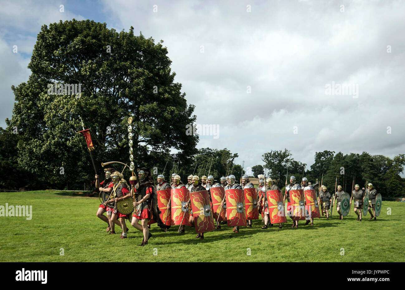 Mitglieder des Hermelins Street Guard, ein Römisches reenactment ...