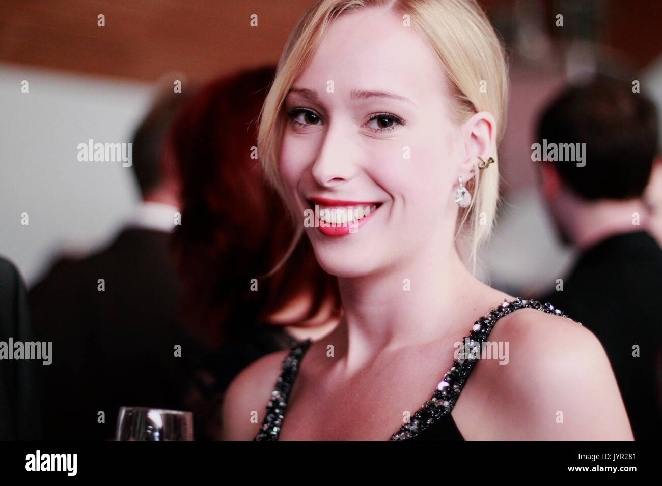 18 jährige mädchen schick -Fotos und -Bildmaterial in hoher Auflösung ...