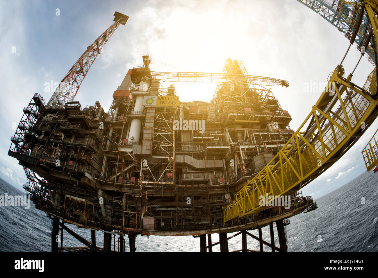Oil rig decommissioning -Fotos und -Bildmaterial in hoher Auflösung – Alamy