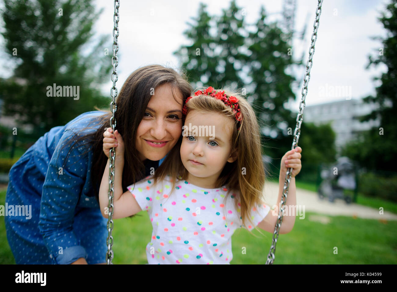 Mit Ihrer Kleinen Tochter Stockfotos und -bilder Kaufen - Alamy