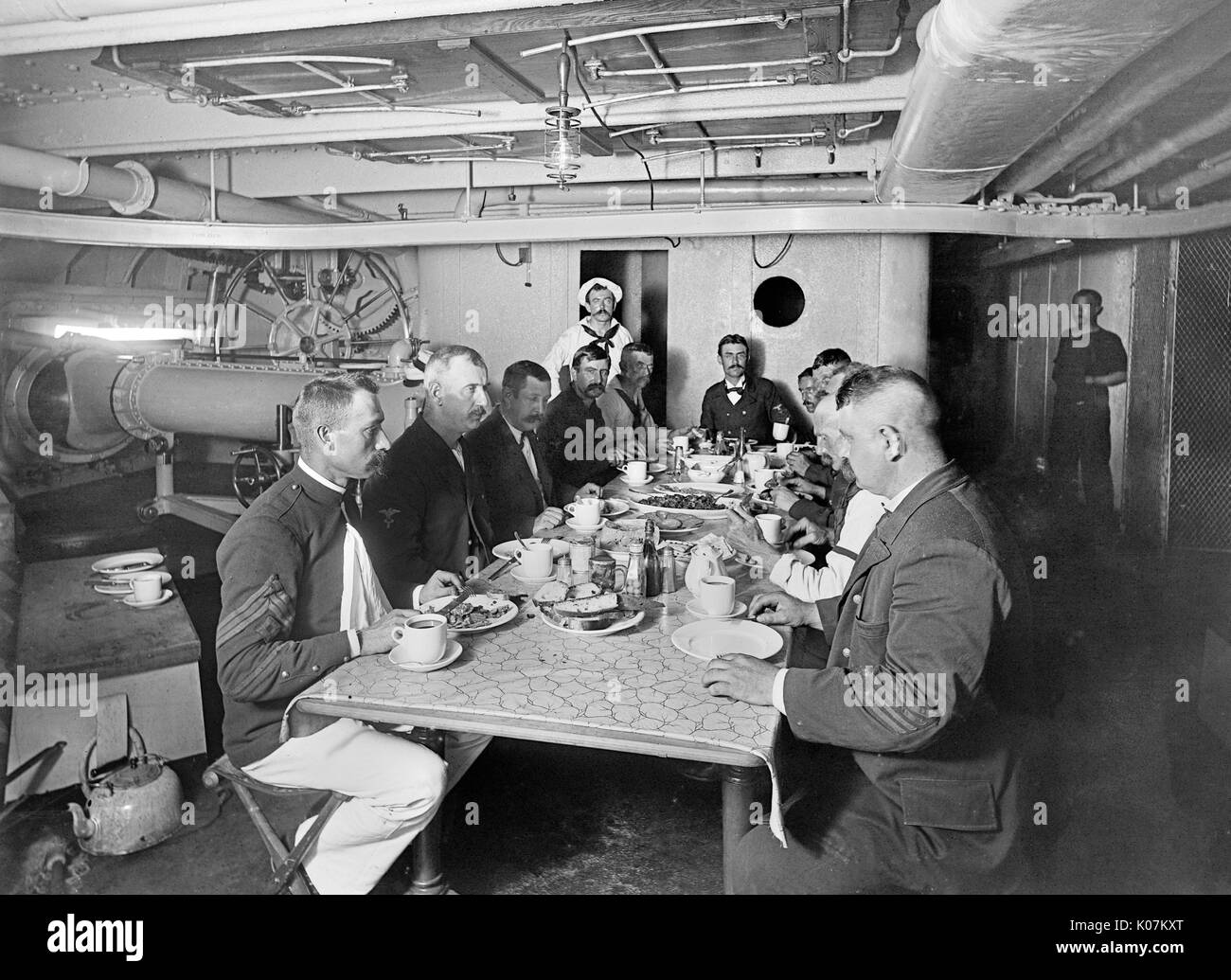 Marine matrosen -Fotos und -Bildmaterial in hoher Auflösung – Alamy