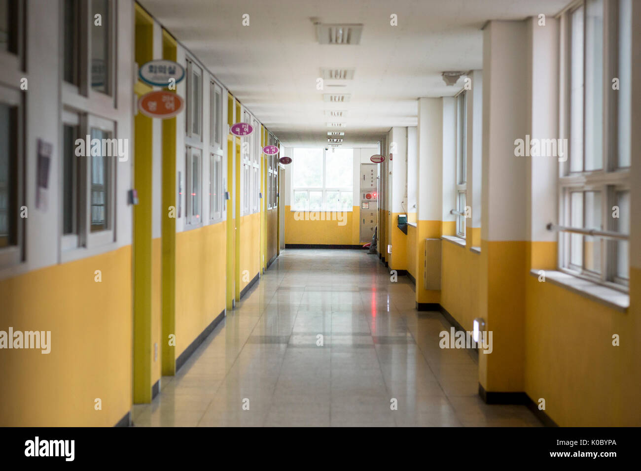 Drinnen schule -Fotos und -Bildmaterial in hoher Auflösung – Alamy