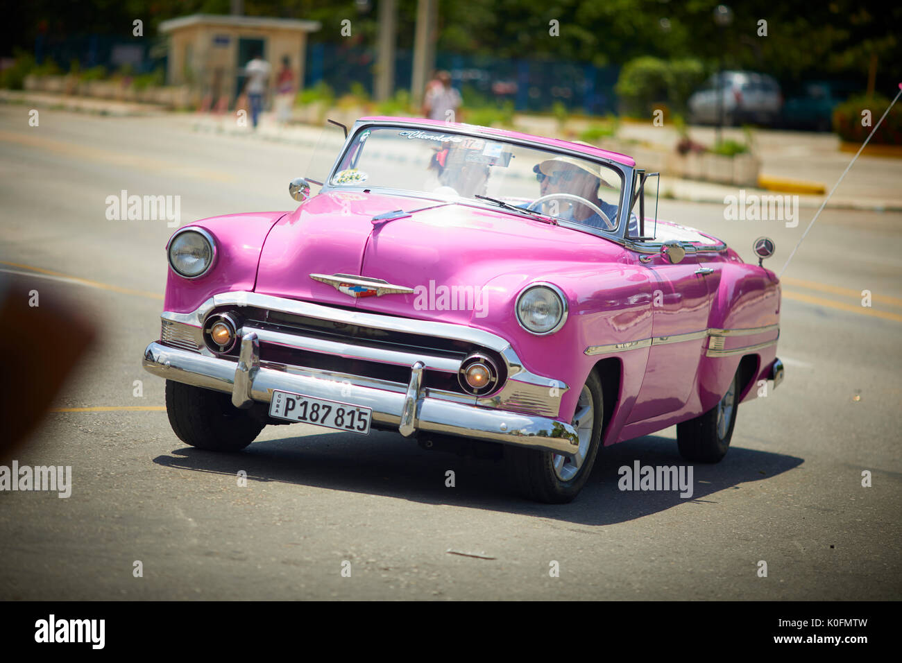 Helles rosa auto -Fotos und -Bildmaterial in hoher Auflösung – Alamy