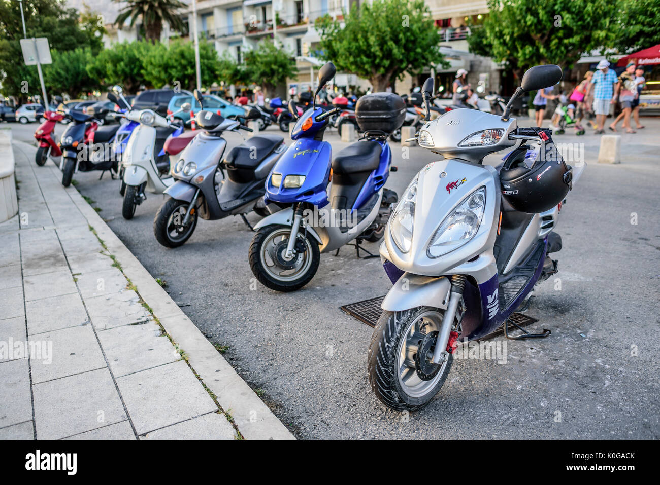 Vehicle moped mopeds -Fotos und -Bildmaterial in hoher Auflösung – Alamy