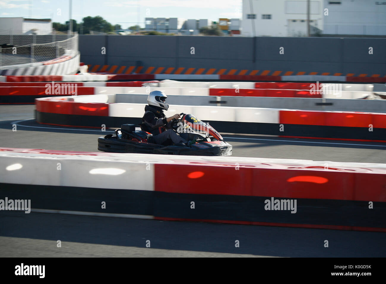 Fahrer in einem go kart -Fotos und -Bildmaterial in hoher Auflösung – Alamy