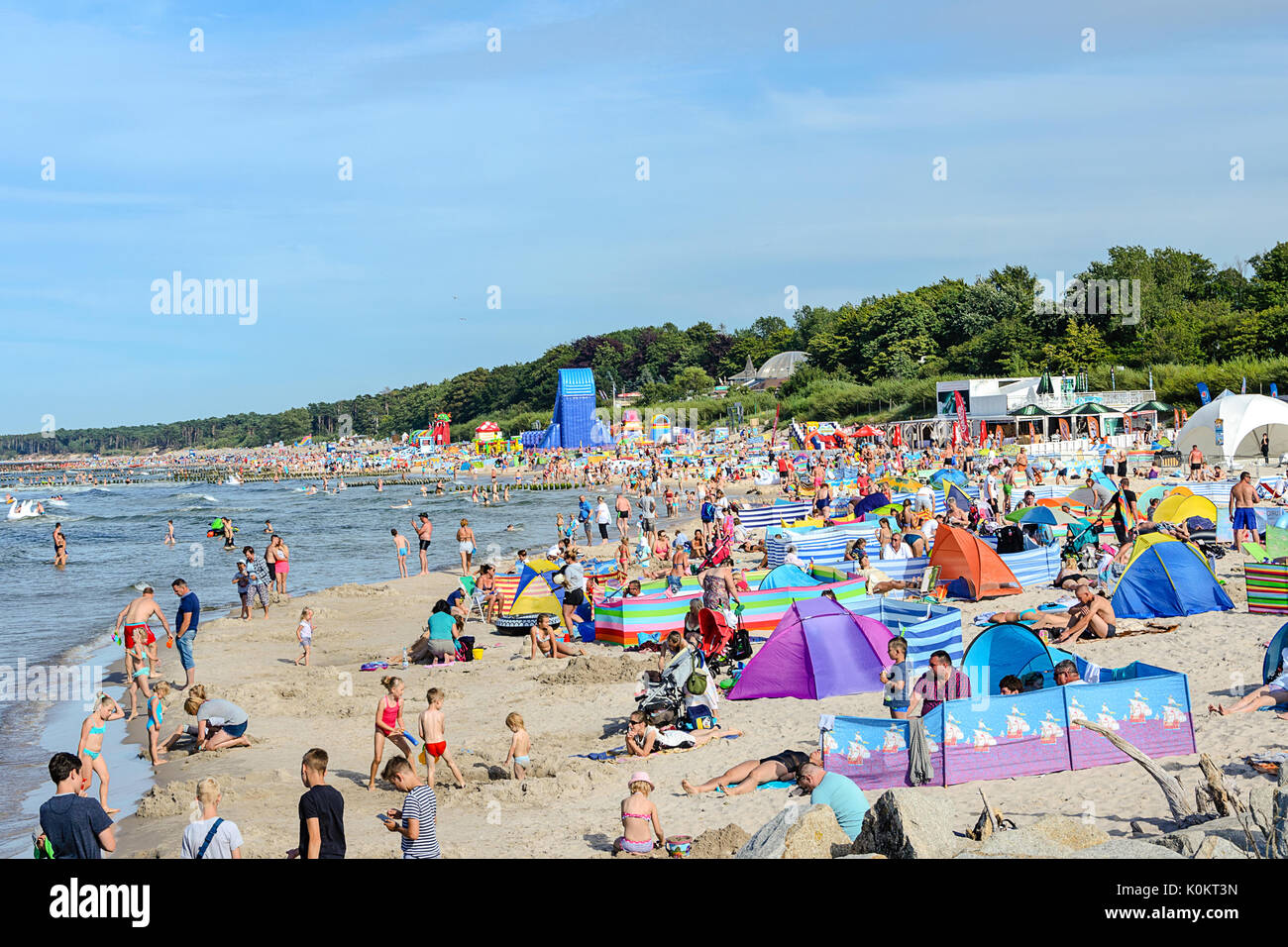 Ostseestrand spaziergang familie -Fotos und -Bildmaterial in hoher ...