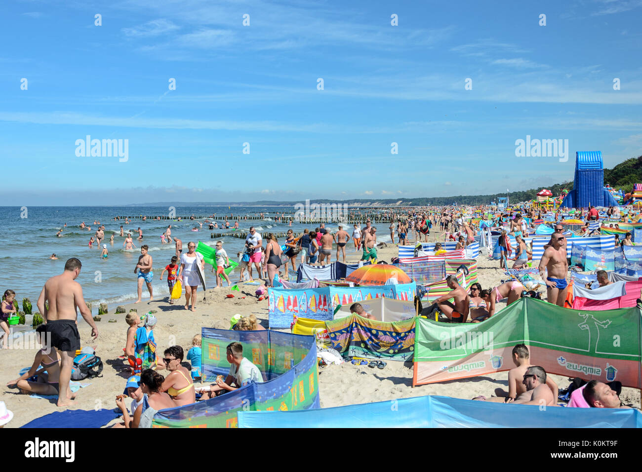 Ustka, Polen - 02 August, 2017: die Menschen, die in der Hauptsaison am ...