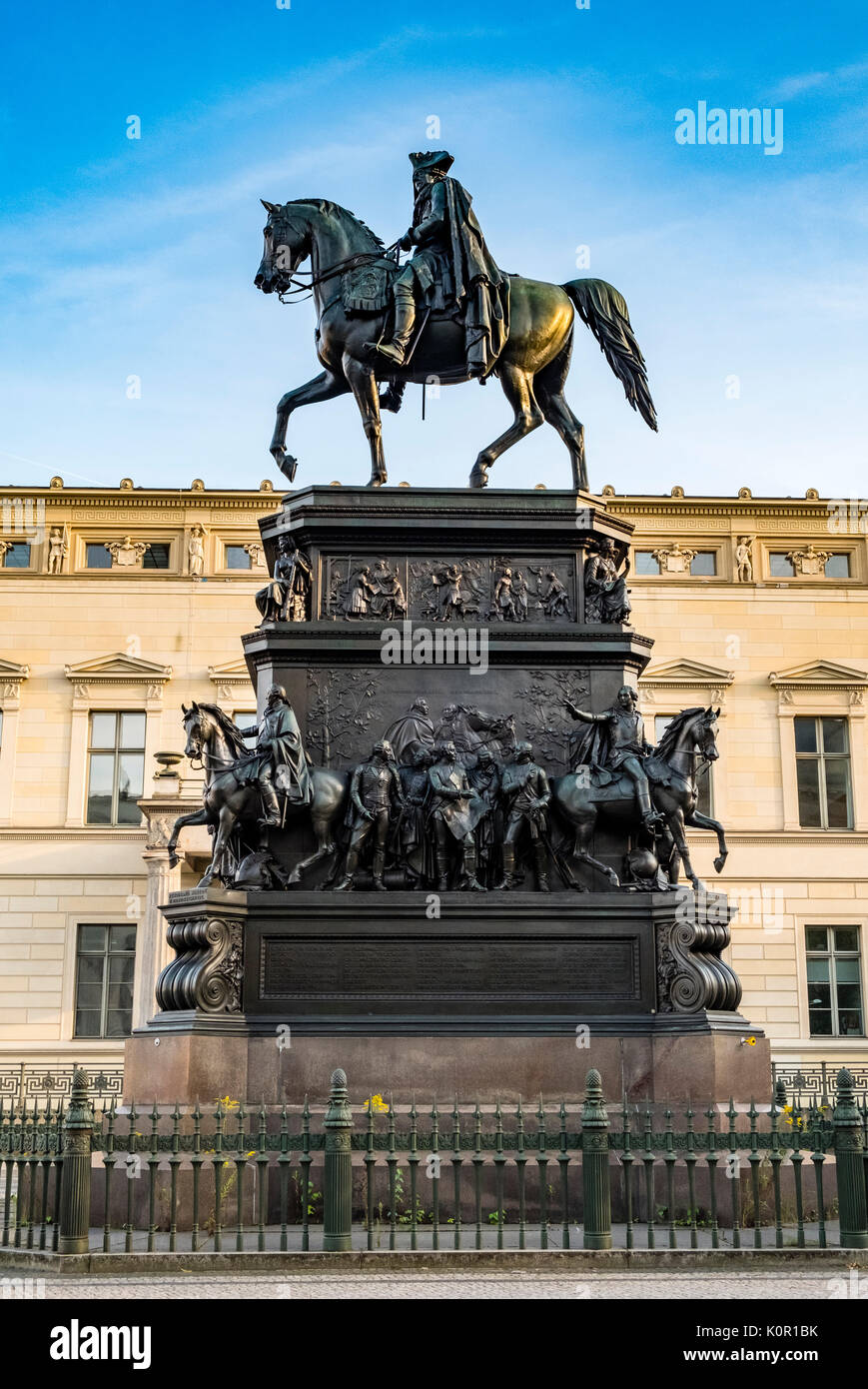 Statue von Friedrich dem Großen (II) Unter den Linden in Berlin ...