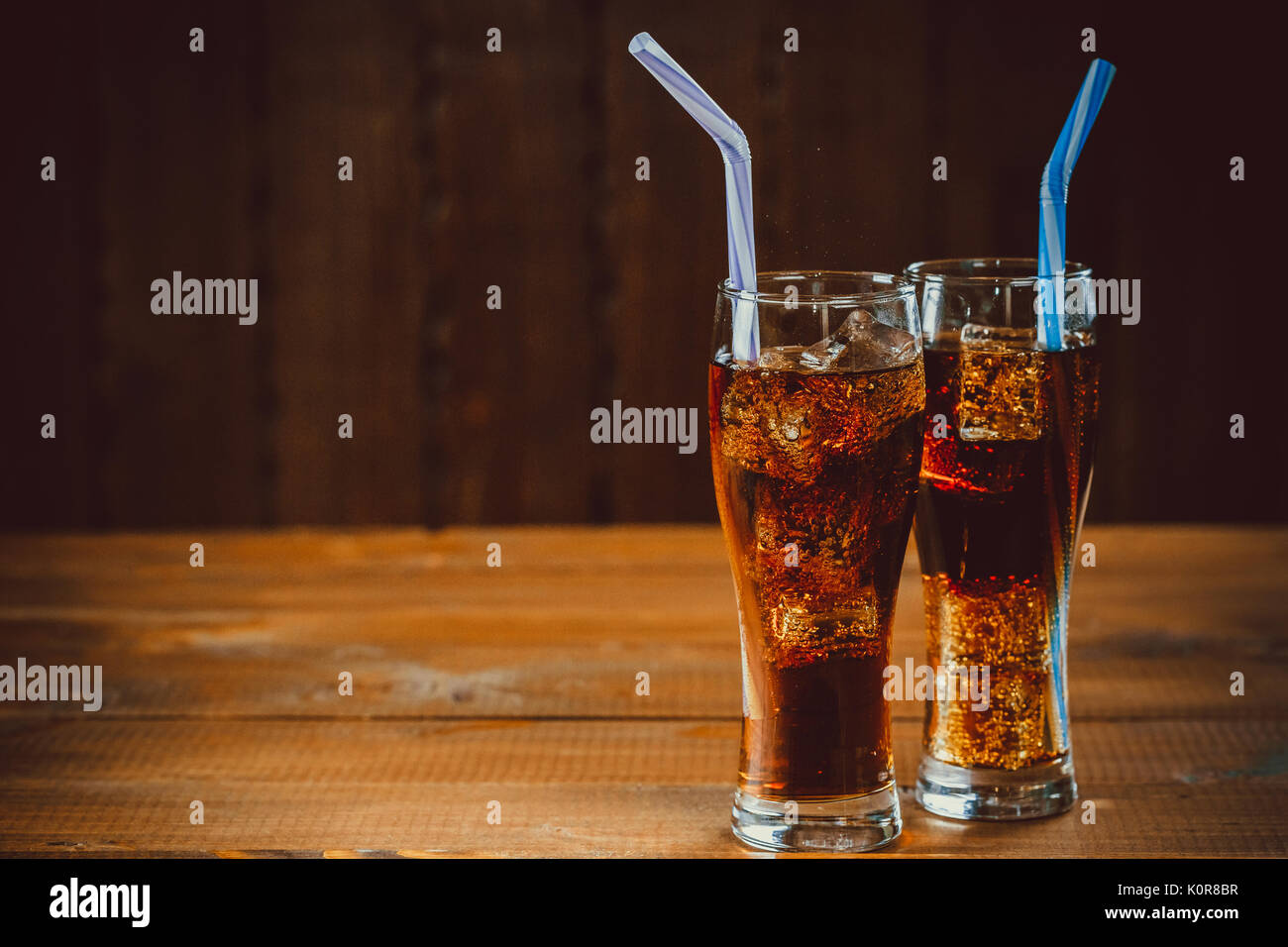 Kalte coca cola -Fotos und -Bildmaterial in hoher Auflösung – Alamy