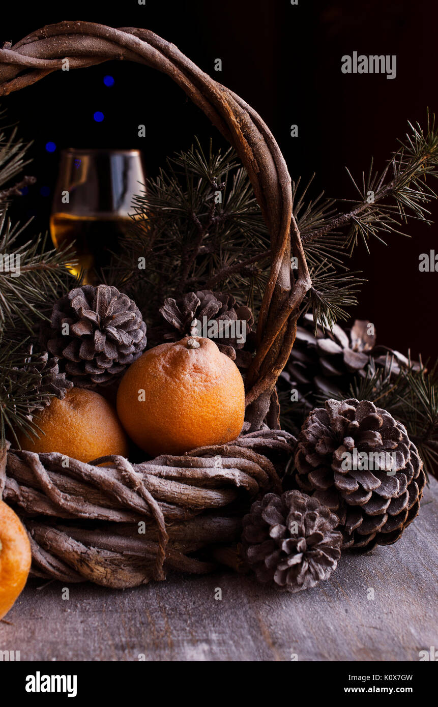 Silvester oder Weihnachten Zusammensetzung mit Walnüssen, Glühwein ... Silvester oder Weihnachten Zusammensetzung mit Walnüssen, Glühwein ...