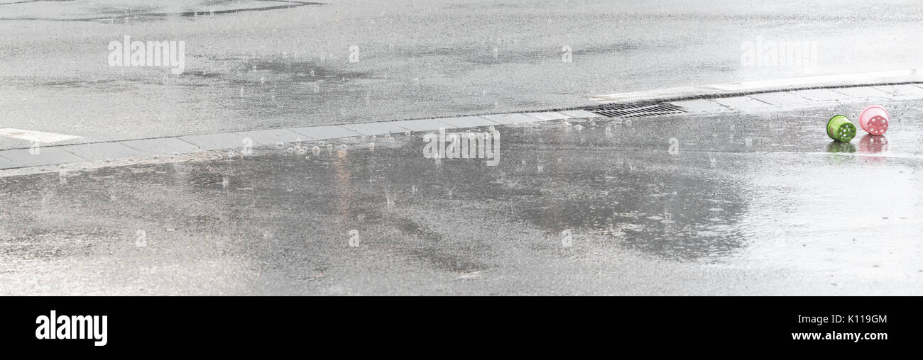 Regentropfen trafen -Fotos und -Bildmaterial in hoher Auflösung – Alamy