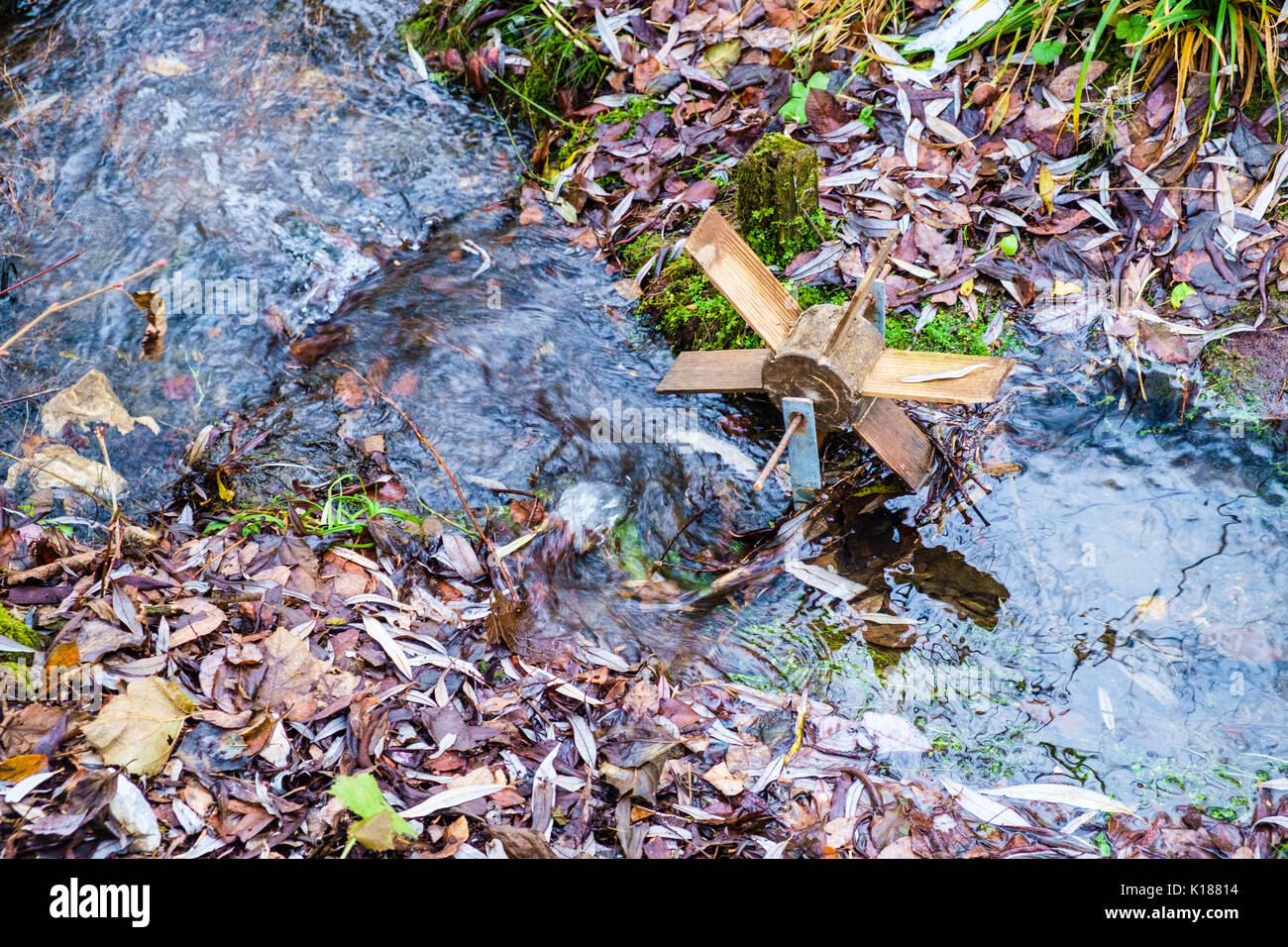 Kleines wasserrad in der natur -Fotos und -Bildmaterial in hoher ...