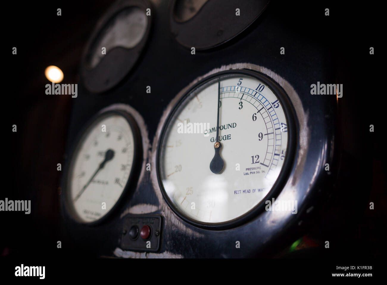 Industrieanlagen mit manometern Stockfotos und -bilder Kaufen - Alamy