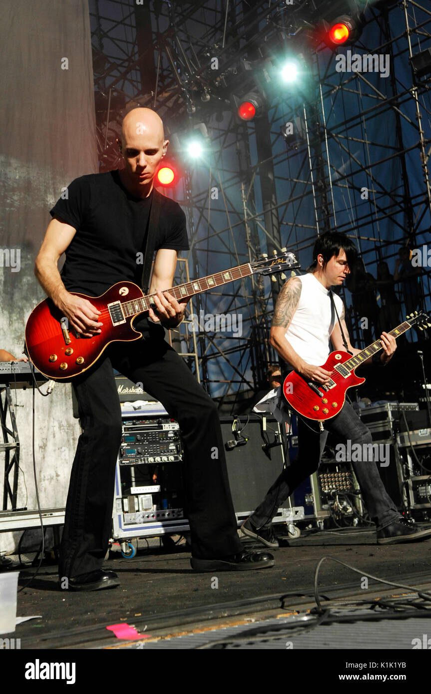 Billy Howerdel (L) Andy Gerold Ashes Divide Performing 2008 Projekt Revolution Tour Verizon ...