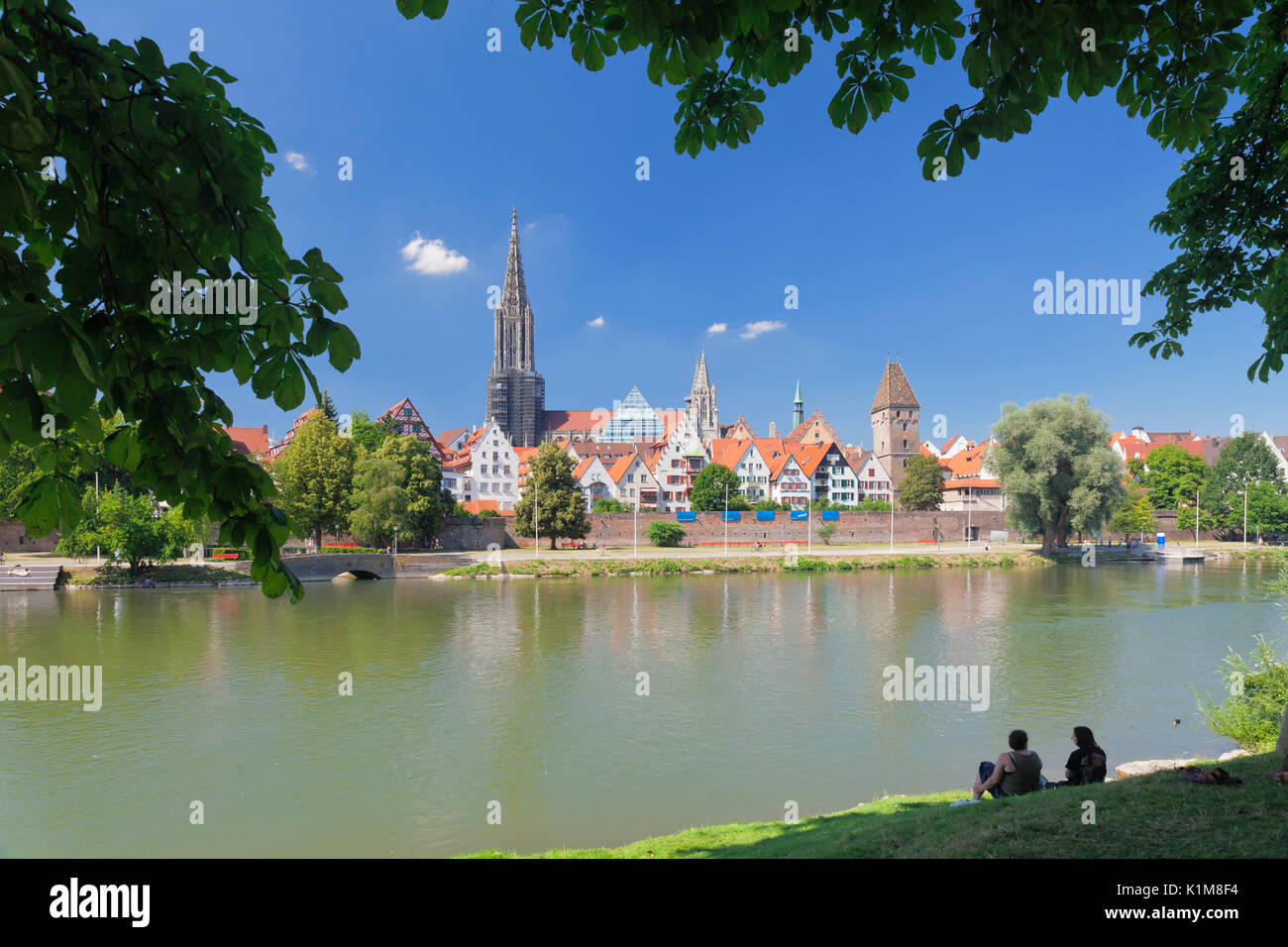Blick über die donau zum ulmer münster -Fotos und -Bildmaterial in ...