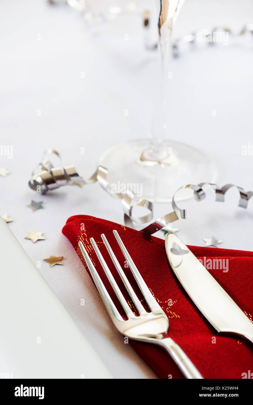 Messer gabel teller -Fotos und -Bildmaterial in hoher Auflösung – Alamy