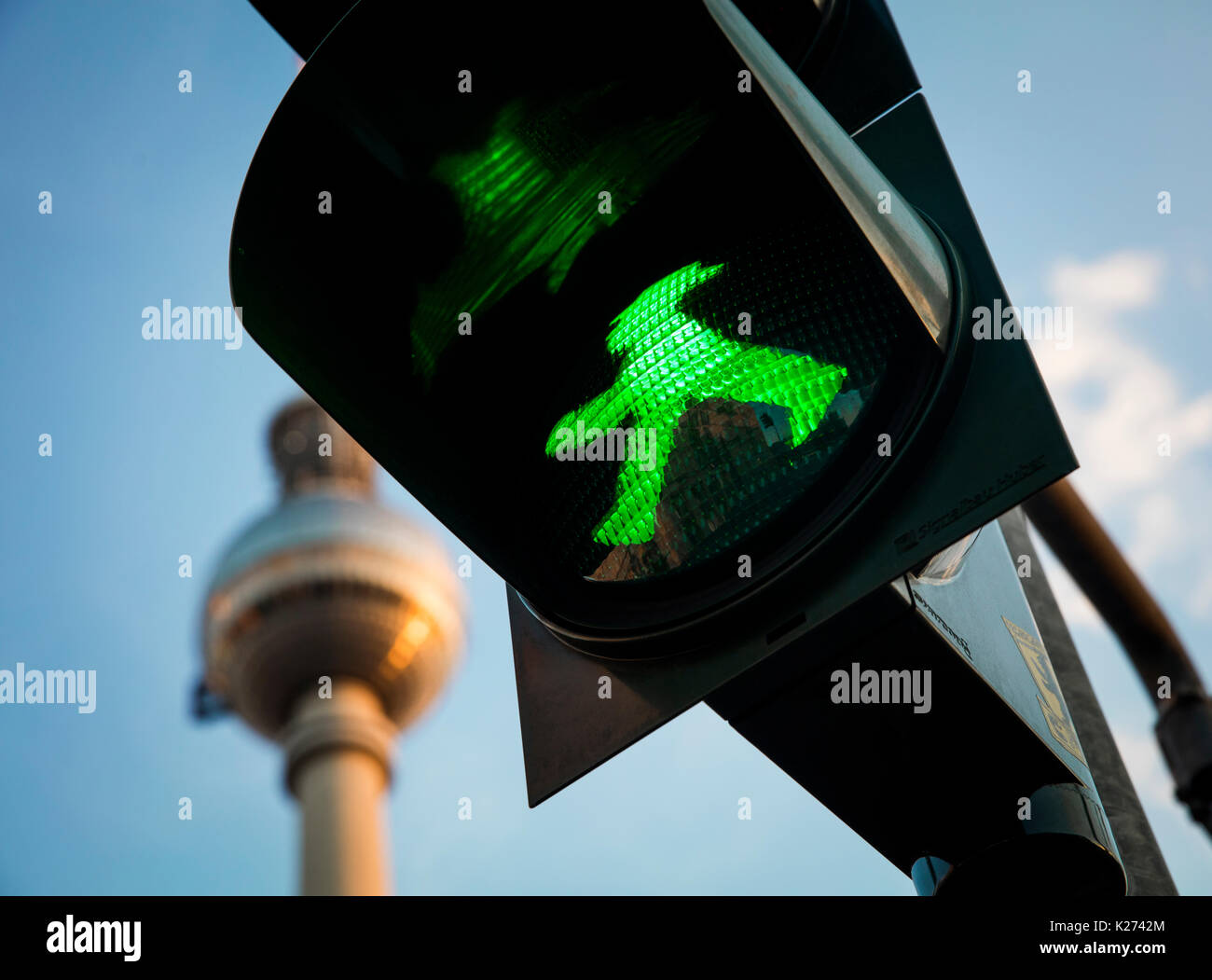 Grüne Ampelmann (Ampelmännchen) auf Berlin Ampel mit Berliner ...