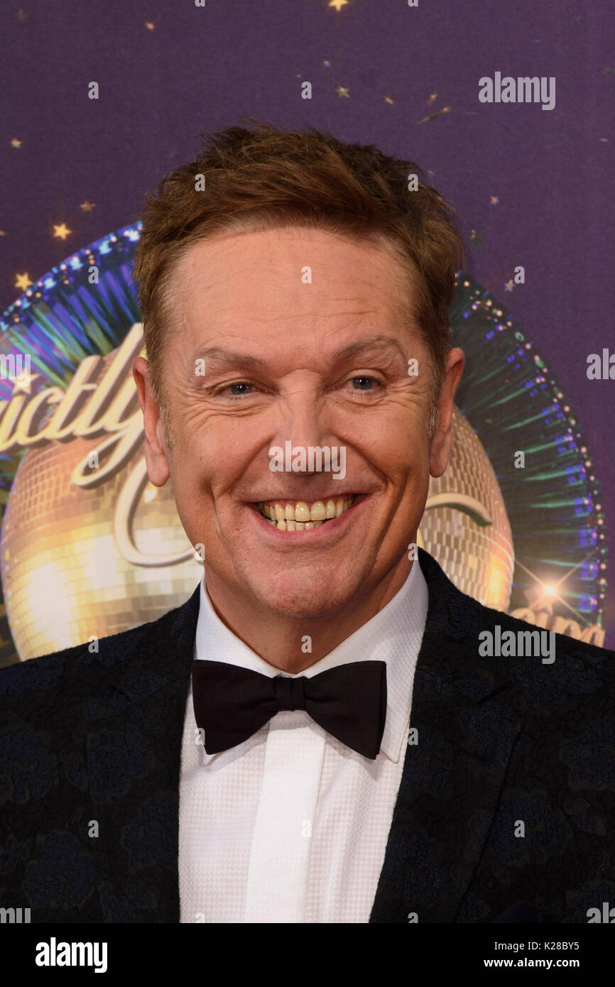 Brian Conley mit der Einführung der streng Come Dancing 2017 ...
