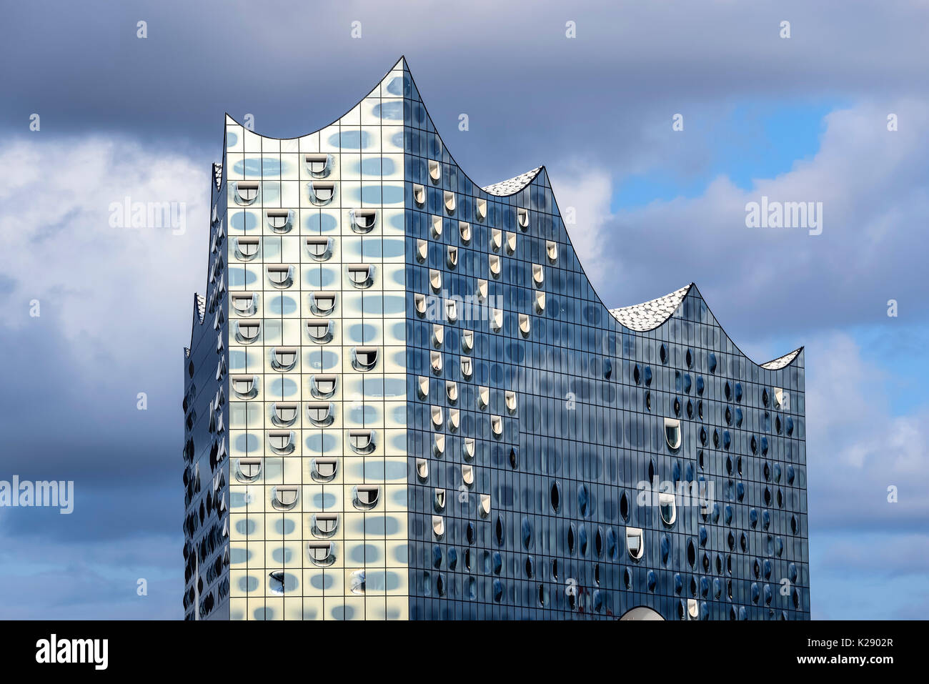 Elbphilharmonie in der hafenstadt hamburg -Fotos und -Bildmaterial in ...