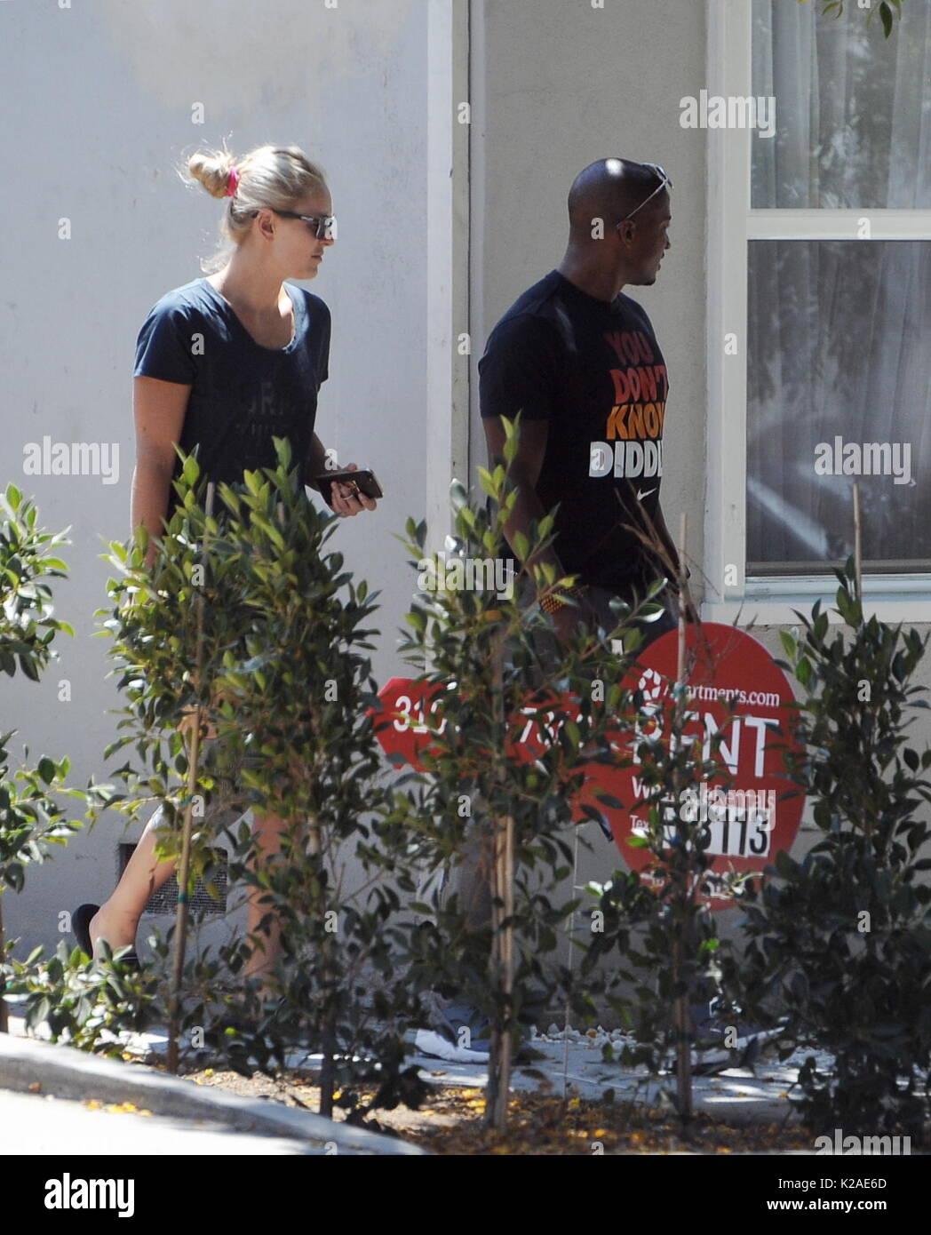 Lindsey Vonn und ihr Freund Kenan Smith hilft, ihre Schwester Karin ...