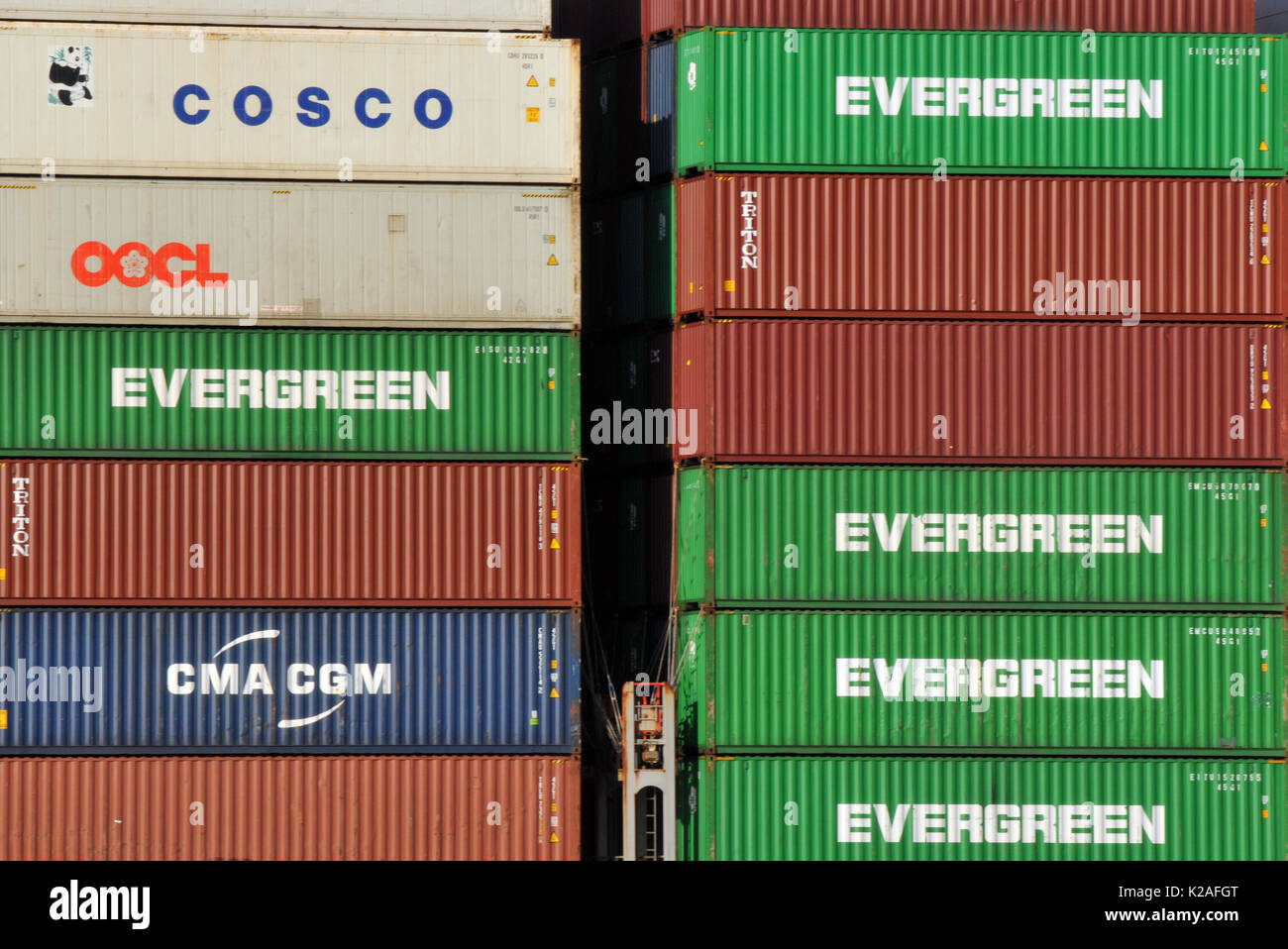 Einen großen Container schiff an der Southampton Container Terminal mit ...