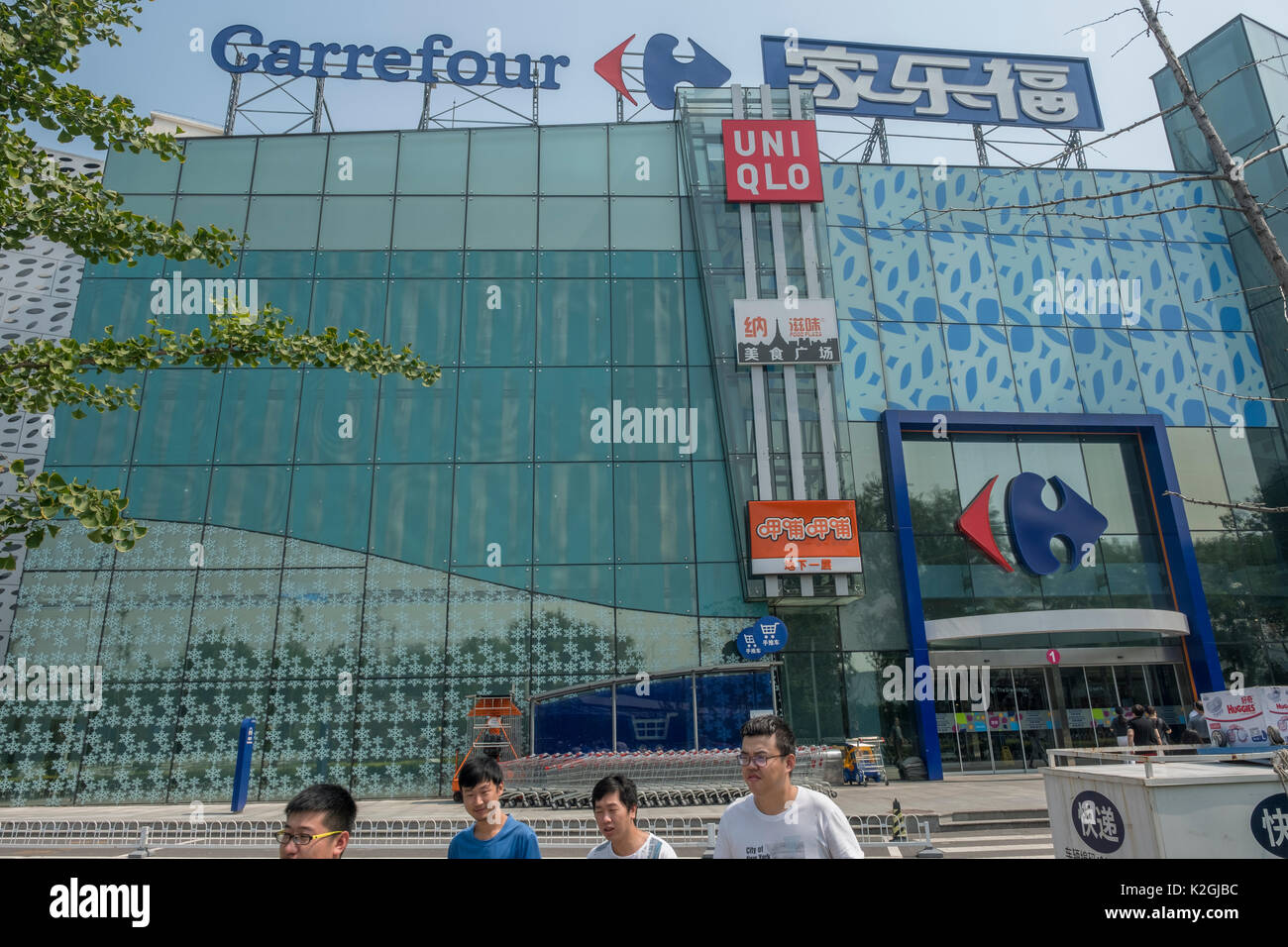 Carrefour store -Fotos und -Bildmaterial in hoher Auflösung – Alamy