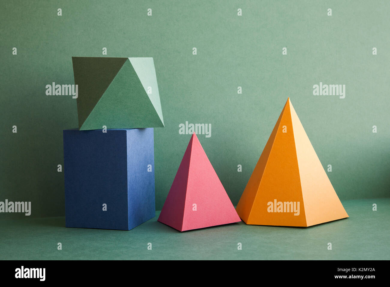 Pyramide Geometrische Form Stockfotos und -bilder Kaufen - Alamy