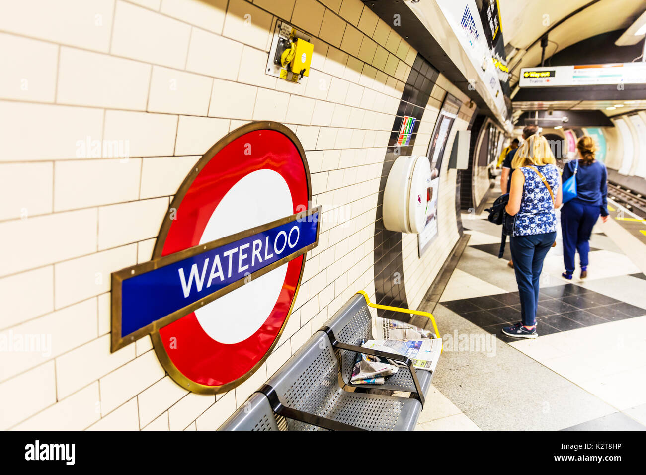 Londoner U-Zeichen, die Londoner U-Bahn von Waterloo, Waterloo U-Bahn ...