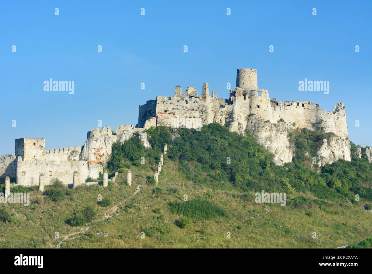 Spis Schloss (Zipser Burg Spišský hrad), Spisske Podhradie (kirchdrauf ...