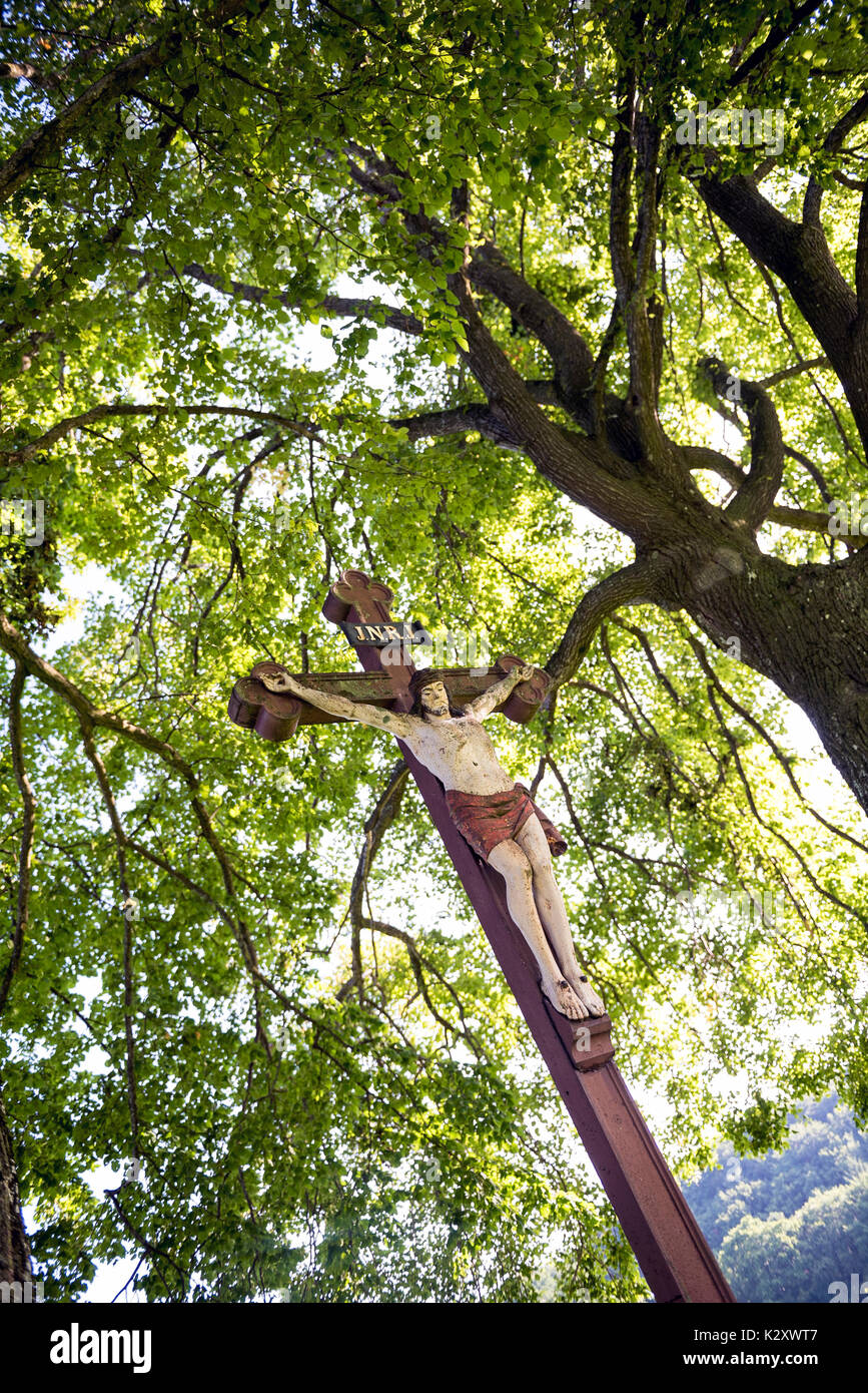 Kruzifix glauben holz jesus -Fotos und -Bildmaterial in hoher Auflösung – Alamy