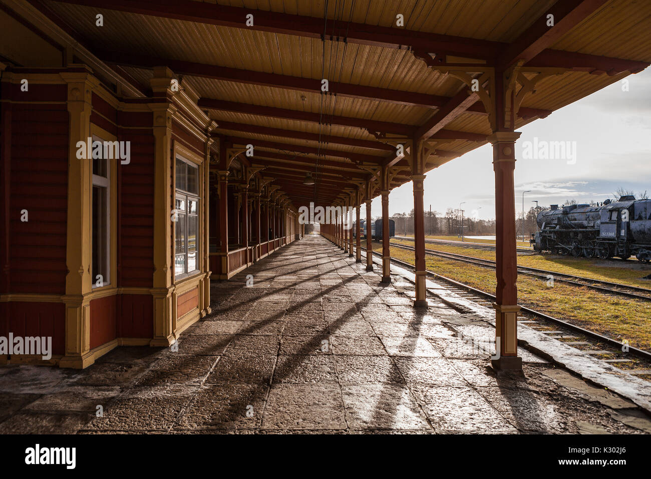 Alter Bahnhof. Holz- wrok aus dem letzten Jahrhundert, Vintage Style ...