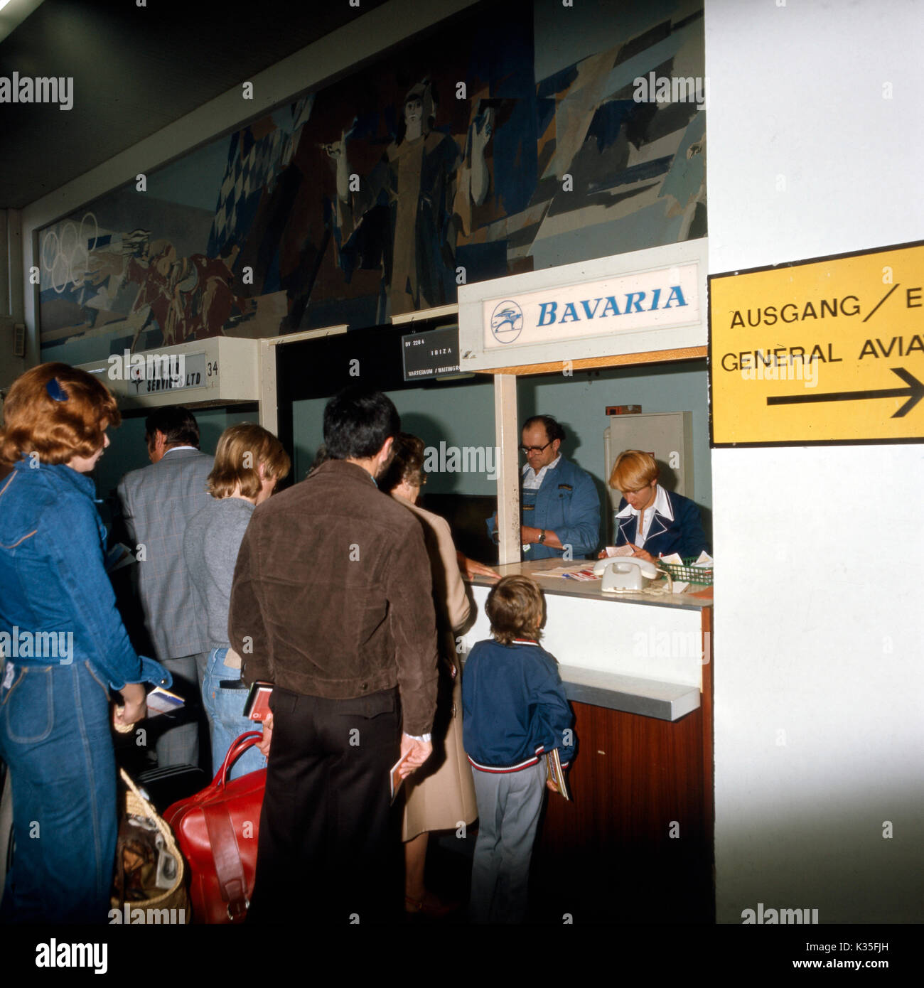 Check in flughafen münchen -Fotos und -Bildmaterial in hoher Auflösung ...