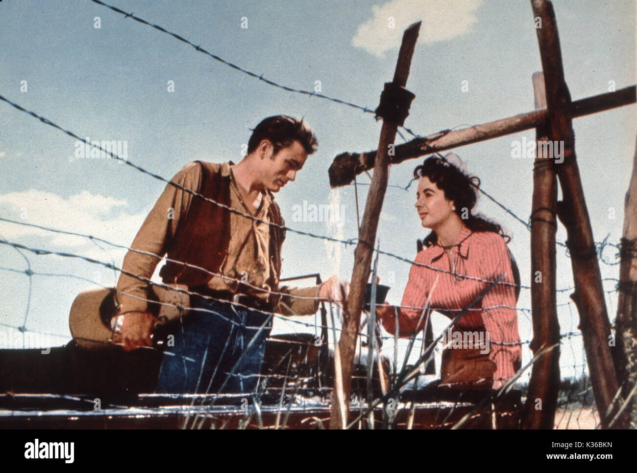 James dean and elizabeth taylor -Fotos und -Bildmaterial in hoher ...