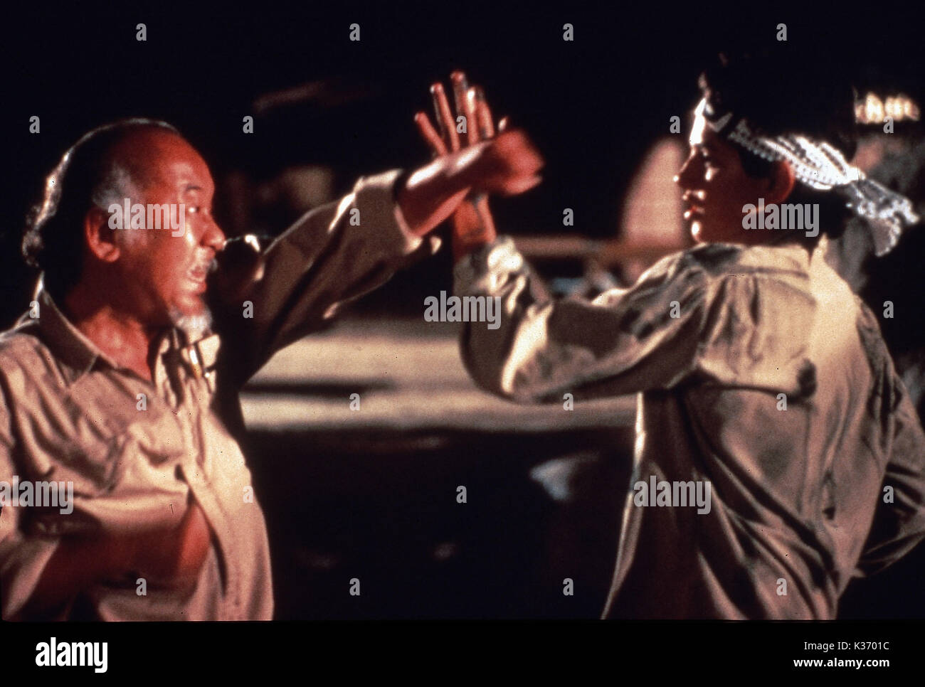 Karate Kid Ralph Macchio als Daniel LaRusso, Pat Morita, wie Herr ...