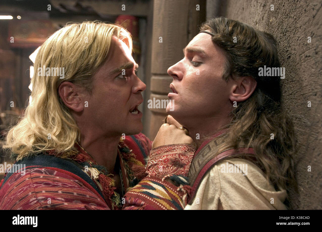 ALEXANDER COLIN FARRELL als Alexander der große und JONATHAN RHYS ...