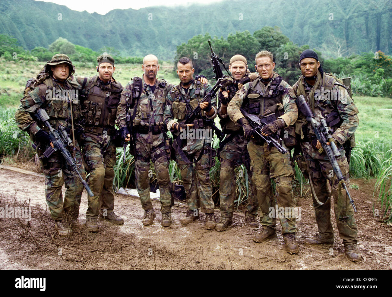 Tränen DER SONNE CHAD SMITH, Paul Francis, Bruce Willis, Johnny Messner ...