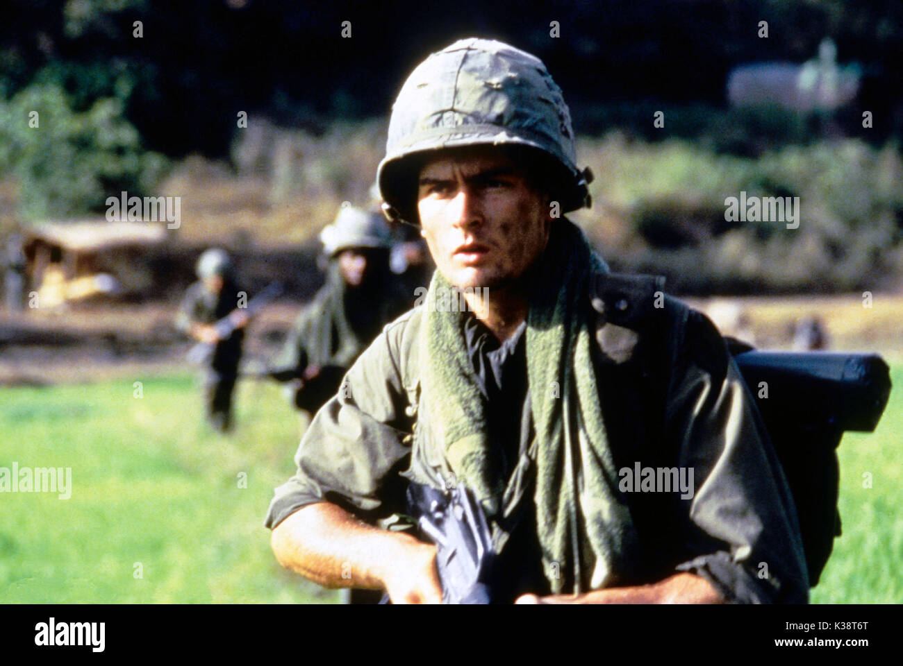 Platoon movie and charlie sheen -Fotos und -Bildmaterial in hoher ...