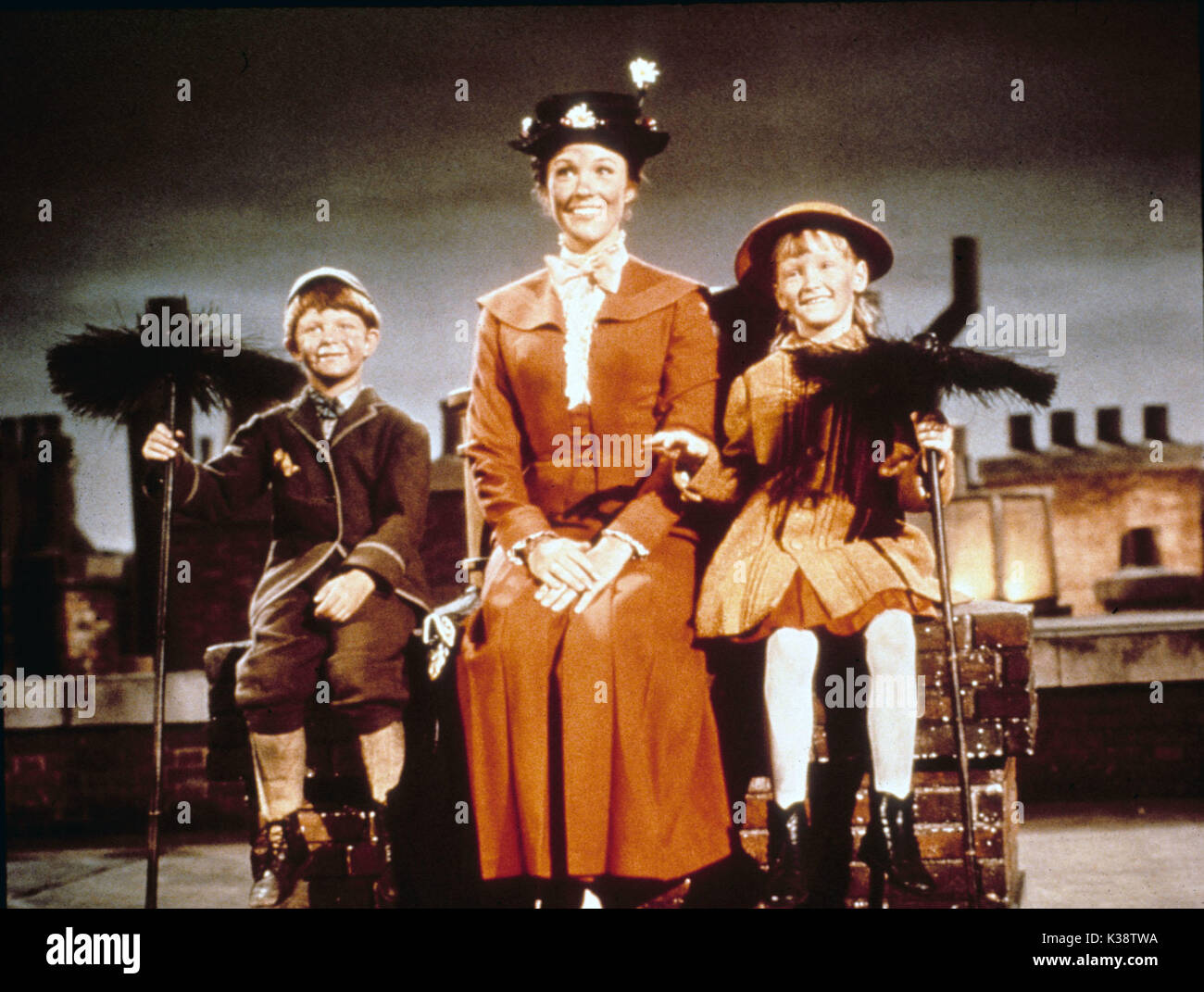 MARY POPPINS MATTHEW GARBER, Julie Andrews, KAREN DOTRICE Datum: 1964 ...