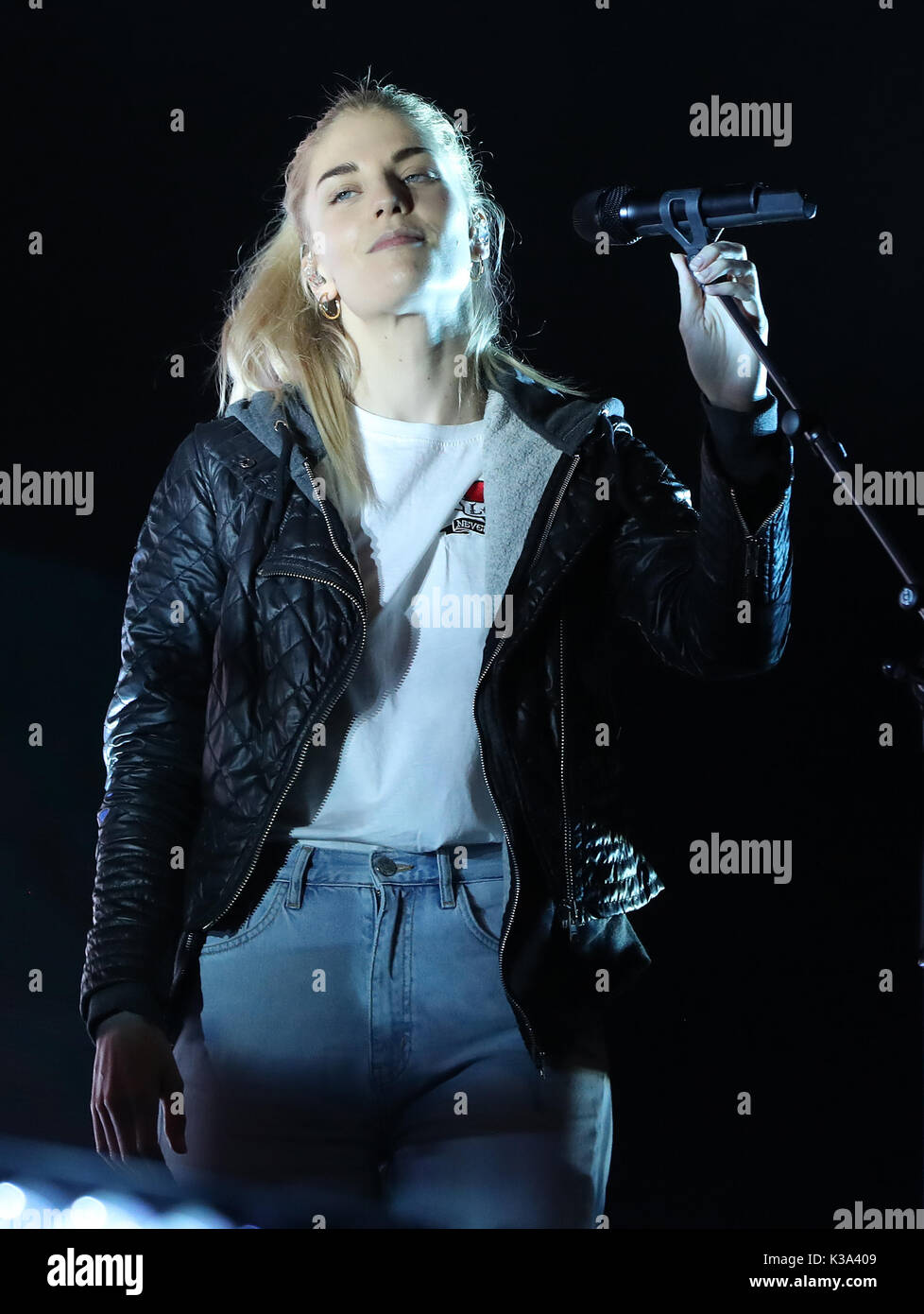 Hannah Reid London Grammar Stockfotos und -bilder Kaufen - Alamy
