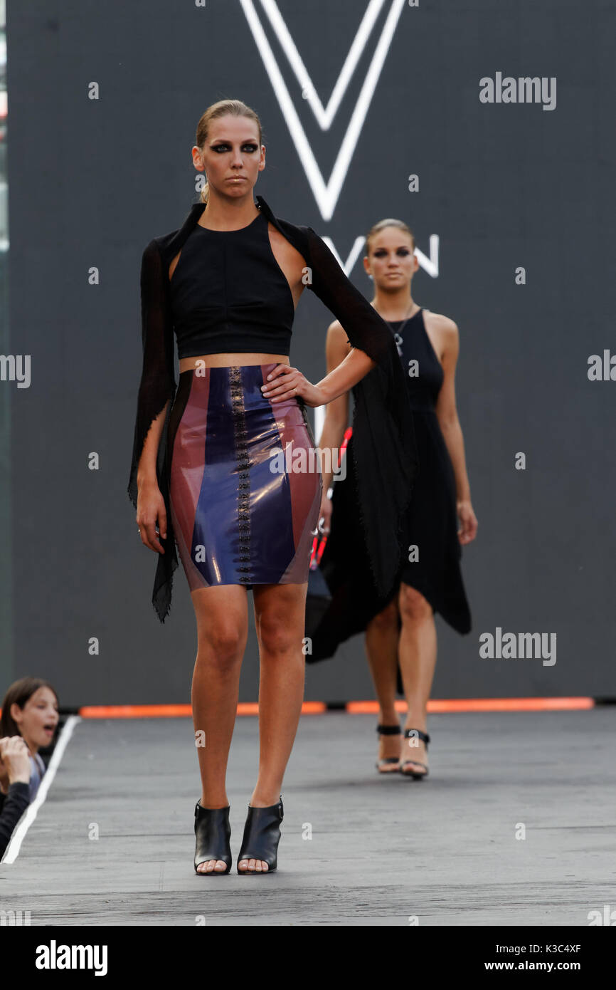 Latex fashion show -Fotos und -Bildmaterial in hoher Auflösung – Alamy