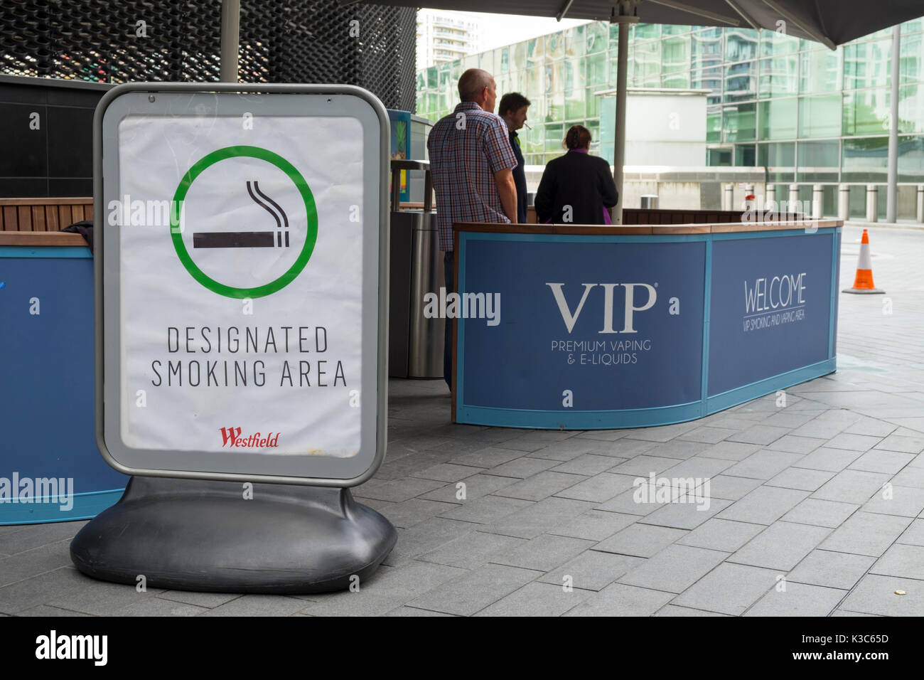 Ausgewiesenes rauchen -Fotos und -Bildmaterial in hoher Auflösung – Alamy