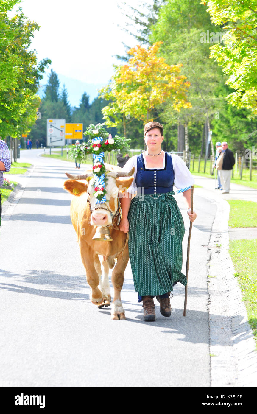 Almabtrieb sennerin -Fotos und -Bildmaterial in hoher Auflösung – Alamy