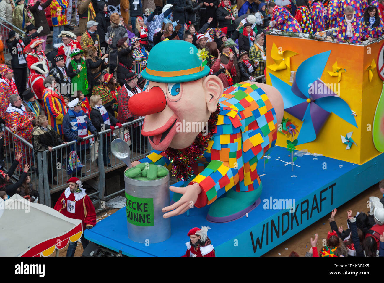 Wagen mit der Rose Montag Parade an der Kölner Karneval, Köln ... Wagen mit der Rose Montag Parade an der Kölner Karneval, Köln ...