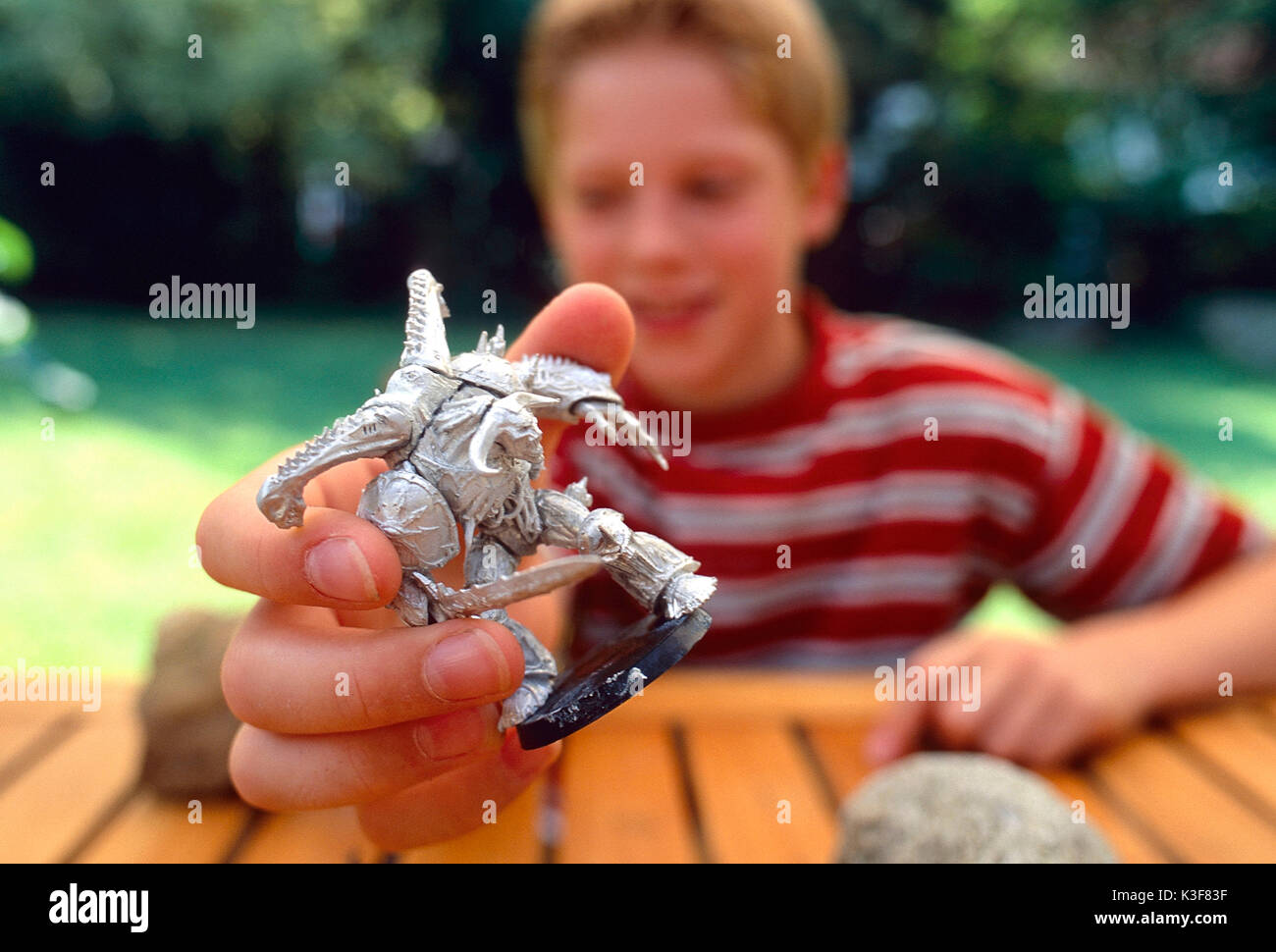 Figur des jungen -Fotos und -Bildmaterial in hoher Auflösung – Alamy