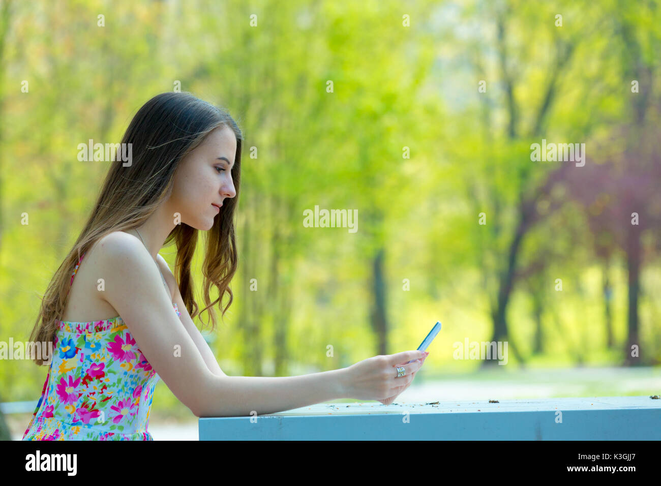 Schöne junge frauen sommer -Fotos und -Bildmaterial in hoher Auflösung ...