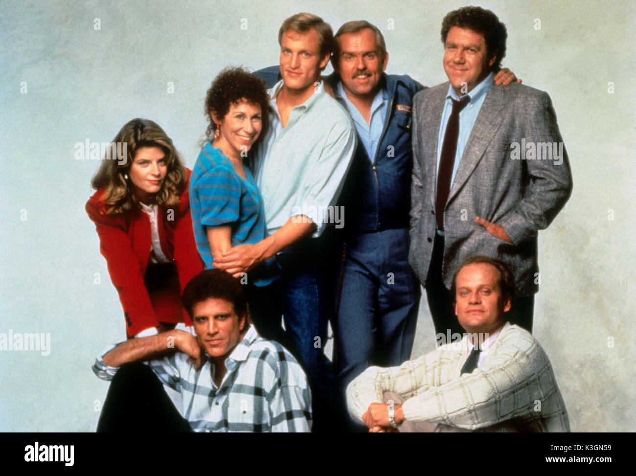 CHEERS Kirstie Alley als Rebecca Howe, Rhea Perlman als Carla Tortelli ...