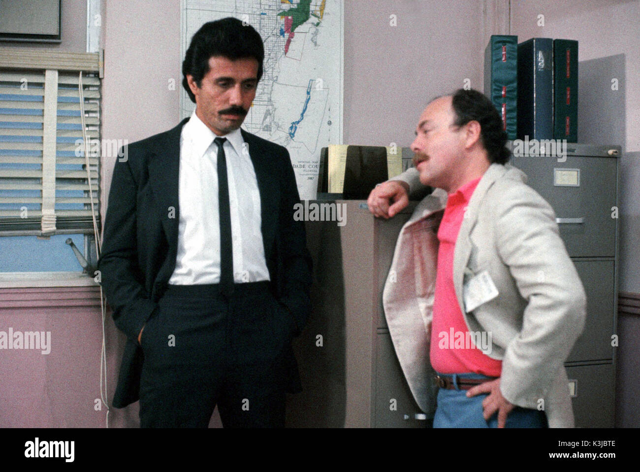 MIAMI VICE Edward James Olmos als Lieutenant Martin Castillo ...